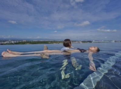 Infinity Pool in Tokyo, Japan - Gallery | SORANO HOTEL, Tachikawa